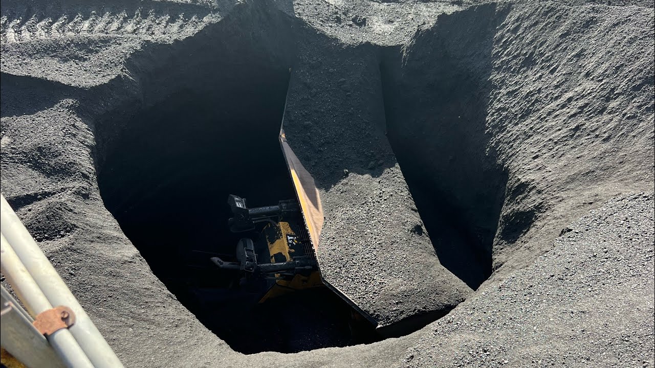 “Coal Loadout Dozer Gets Buried In Underground Feeder - Dramatic Rescue ...