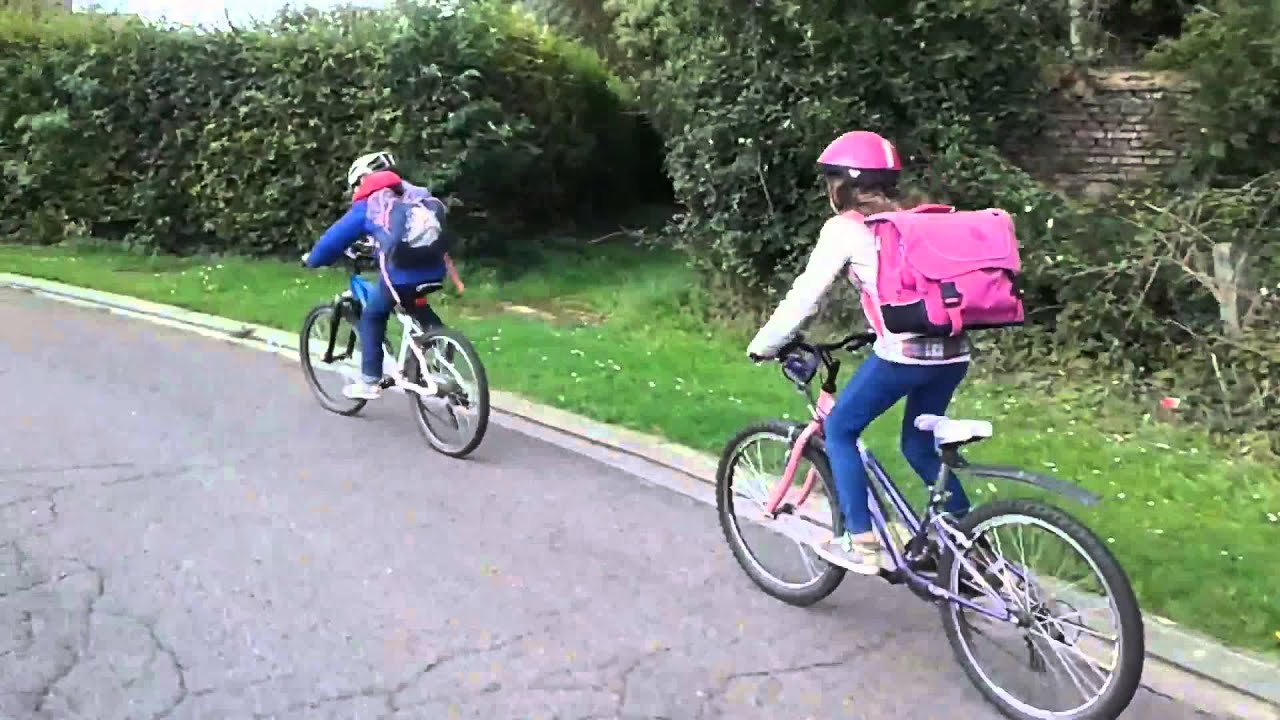 Le vélo pour aller à l'école VERSION COURTE - YouTube