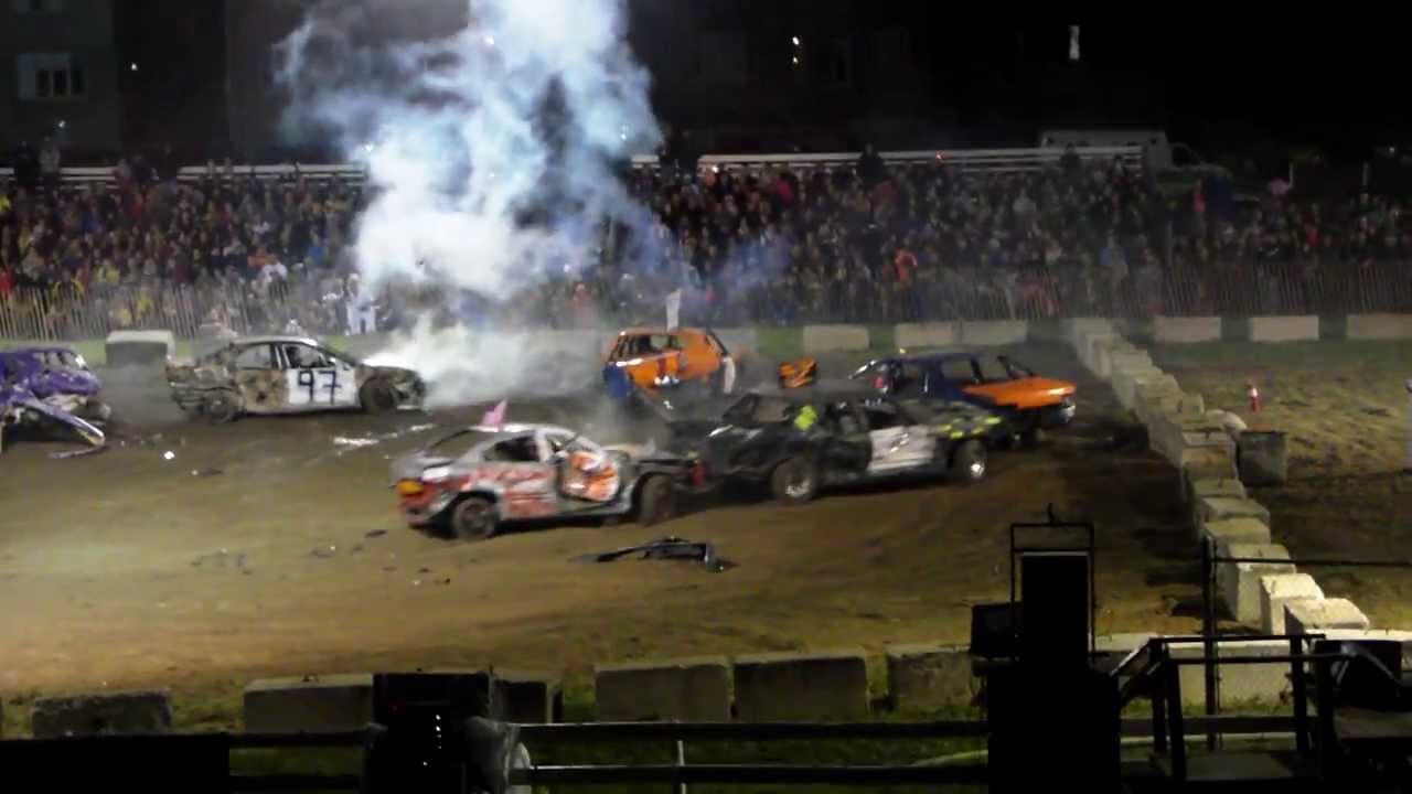 Binbrook Fair 2013 Female Demolition Derby - YouTube