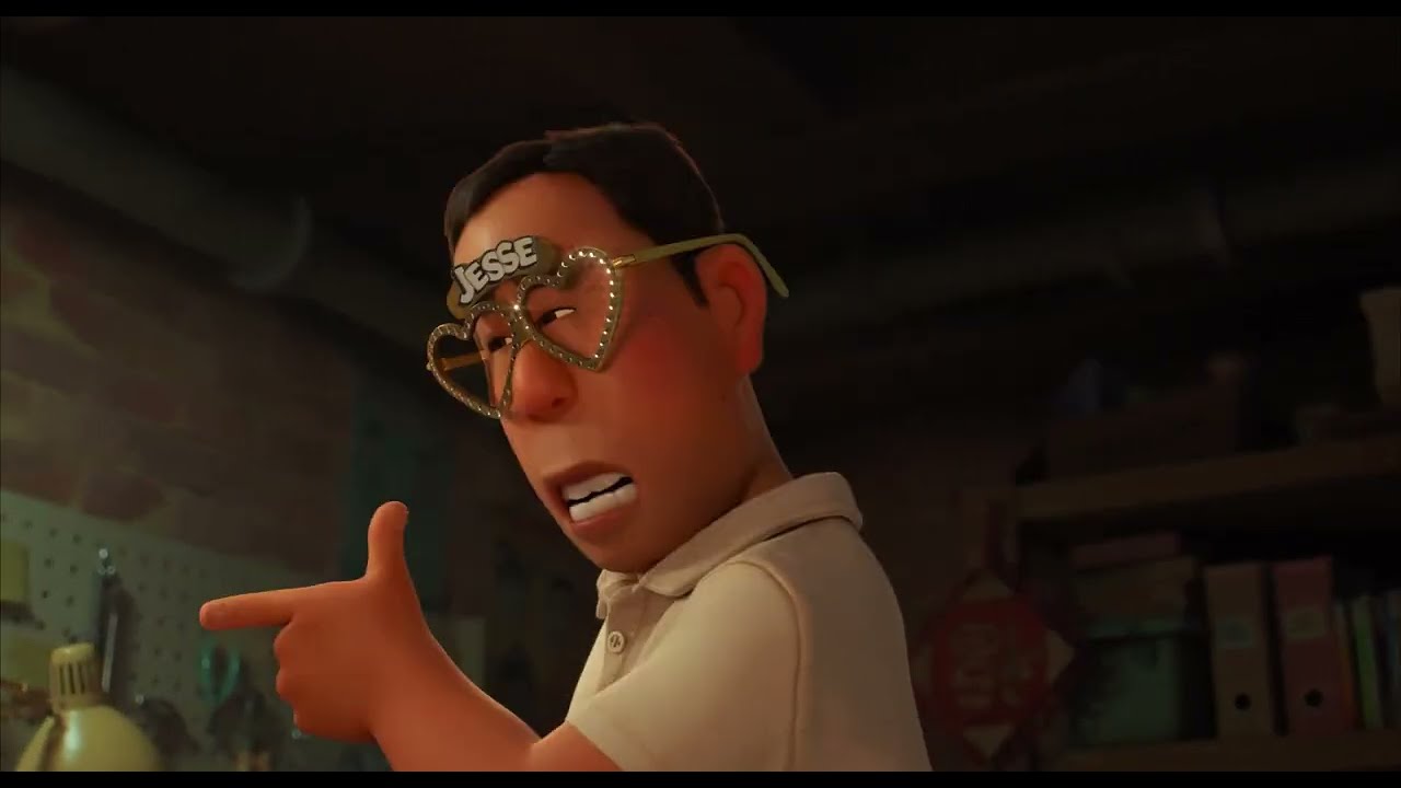MEI MEI DAD DANCING IN THE POST CREDITS SCENE || TURNING RED - YouTube