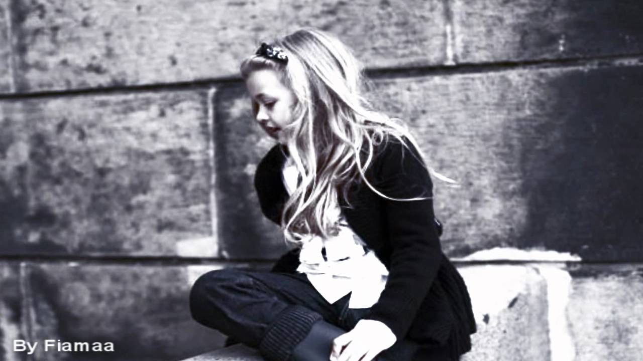 Everybody Loves Me ..{Chiara Copani} - YouTube