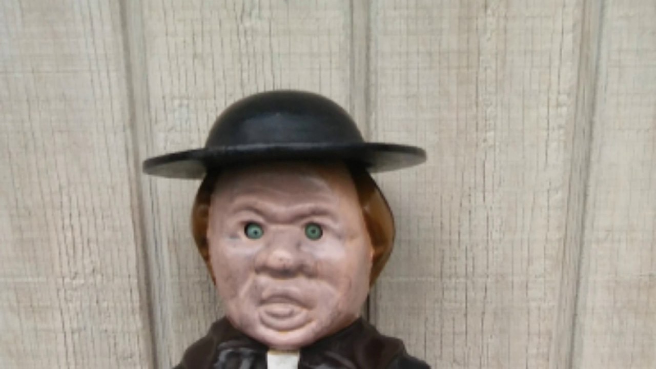 'Winker' cast iron figural clock glass moving eyes - YouTube