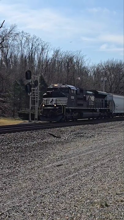 Norfolk Southern #1058 leads an 84 car manifest at Lewistown, PA (03/13/2025) - YouTube