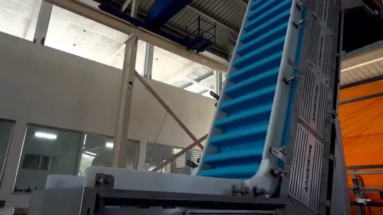 Inclined Conveyor using Intralox's Thermodrive Belt - YouTube