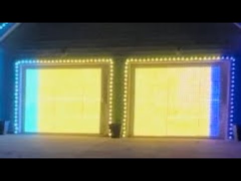 Garage Door Pixel Matrix Christmas Lights - YouTube