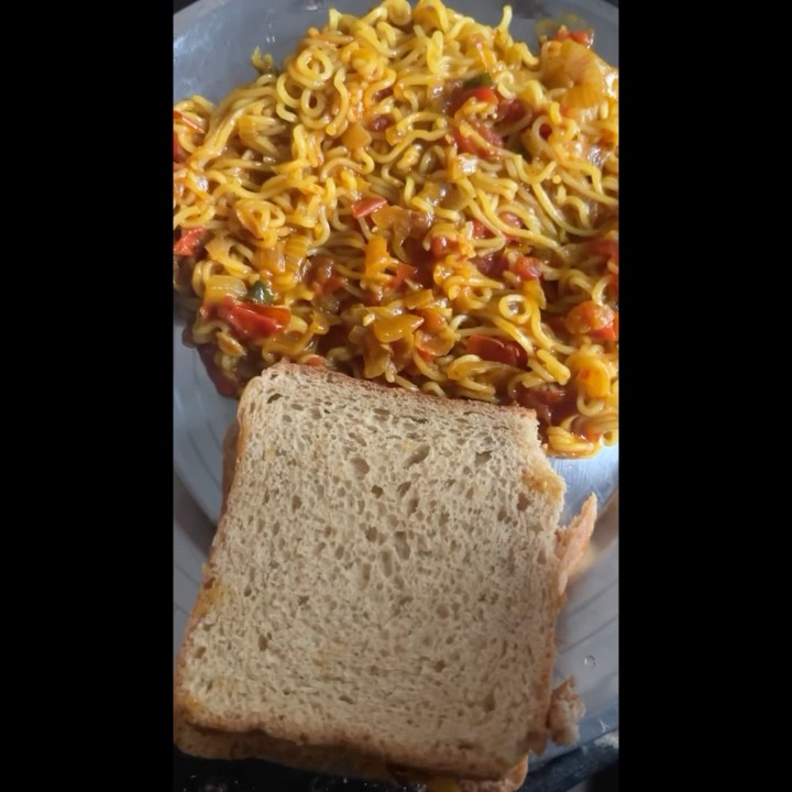 best bread maggie in the world #maggie #bread #fastfood - YouTube
