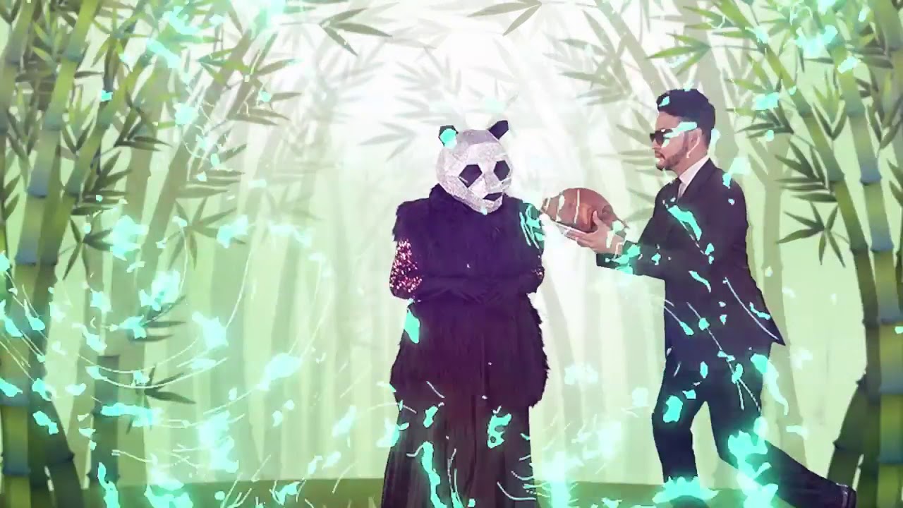 La Máscara mira las pistas del Panda - YouTube