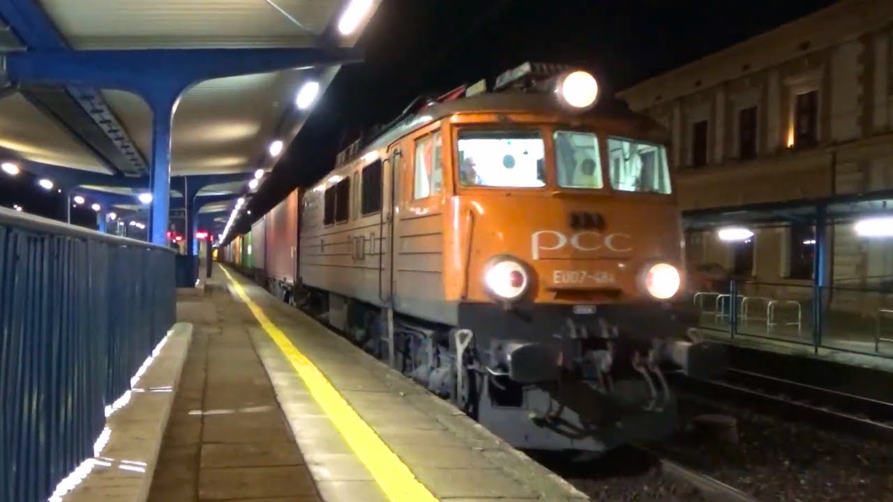 Siódemka PCC Intermodal EU07-484 z kontenerami - YouTube