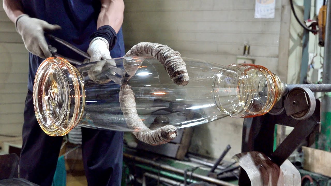 How to Make Large Glass Bottle. Amazing Korean glass factory producing ...