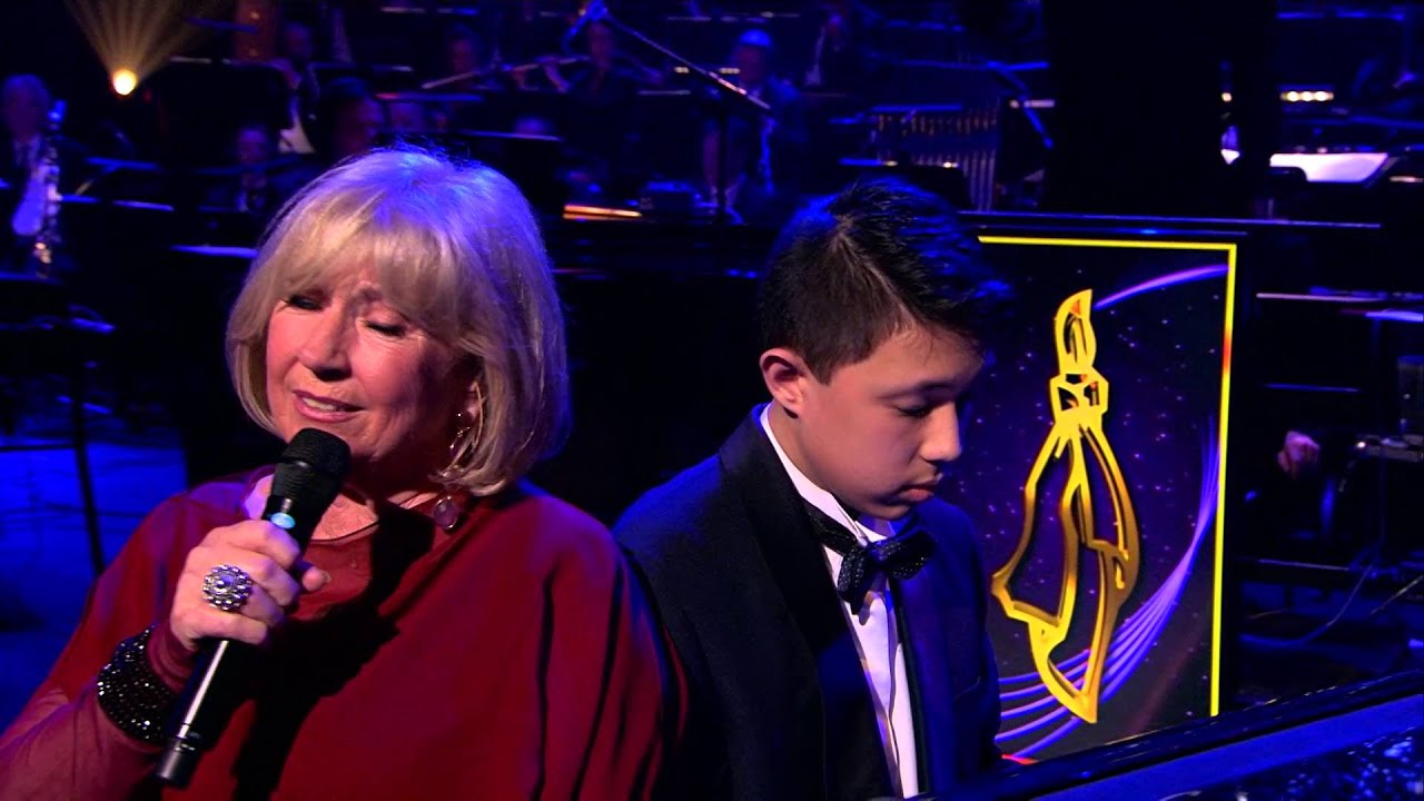 Jonathan en Willeke Alberti op het Knoop Gala 2015 - YouTube