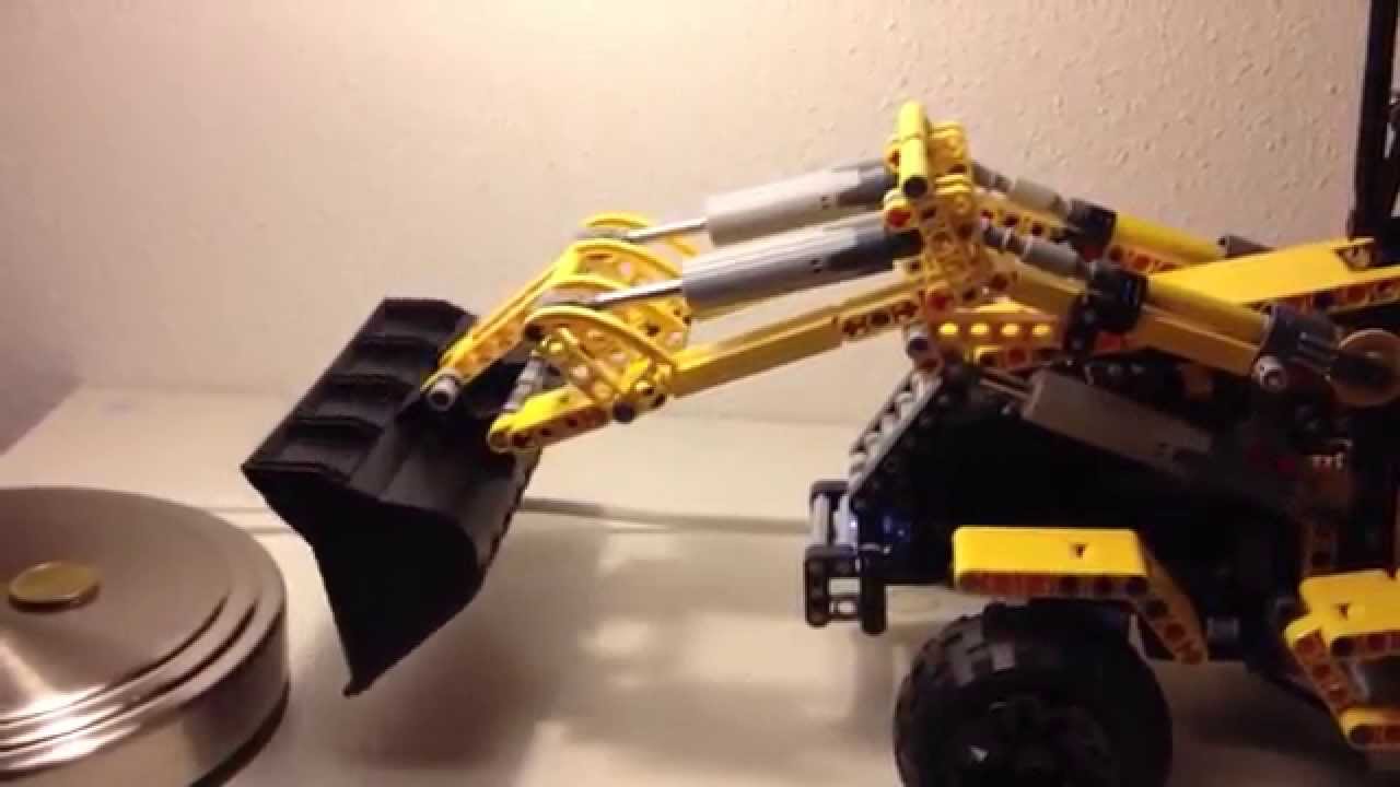 Lego Backhoe Loader With Power Functions. (Demo of all nine functions ...