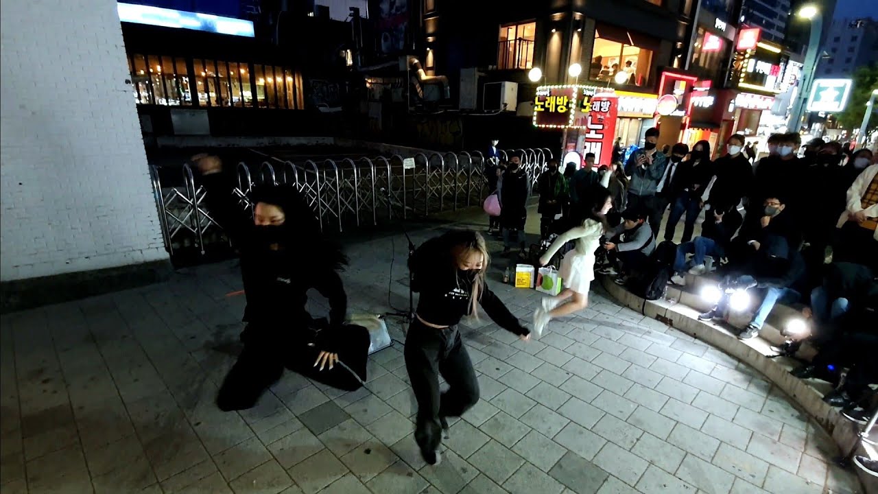 MAJESTY. HONGDAE STREET BEAUTIFUL ATTRACTIVE BUSKING. - YouTube