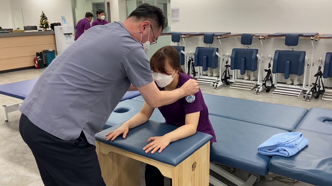 upper thoracic & glenohumeral joint mobilization - PNF를 활용한 치료 동영상입니다 ...