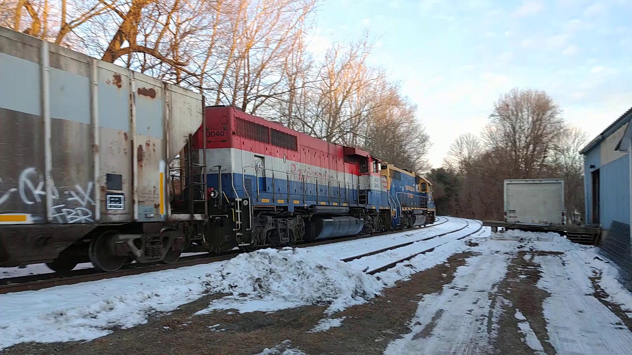 Genesee and Wyoming New England Central 608 ships South through ...