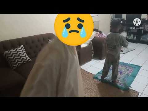 adek belajar jadi imam,ibu bahagia sampe netesin air mata..