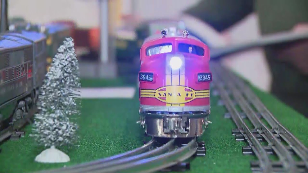 Exhibit celebrates Pullman's influence on 'The Polar Express' — WGN ...