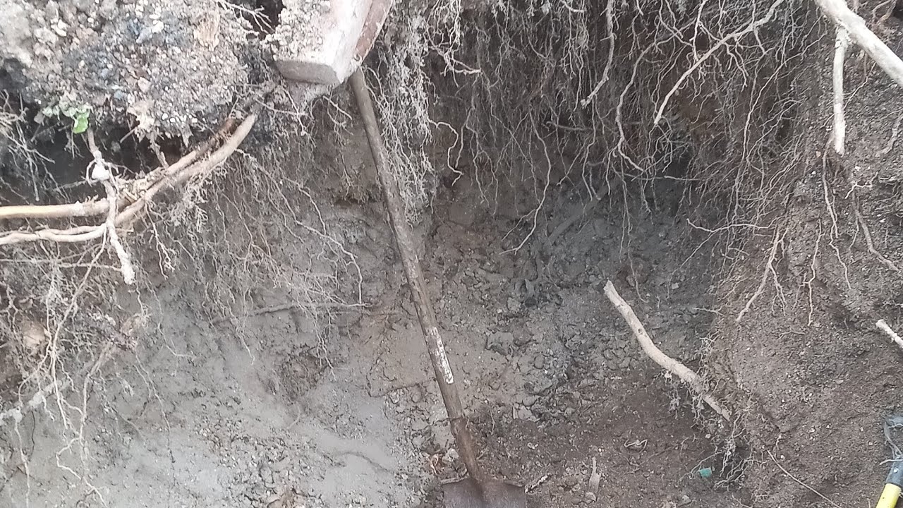 V3 CAREFULLY DIGGING AROUND A INEVITABLE CAVE IN BY MYSELF, 15ft HOLE ...