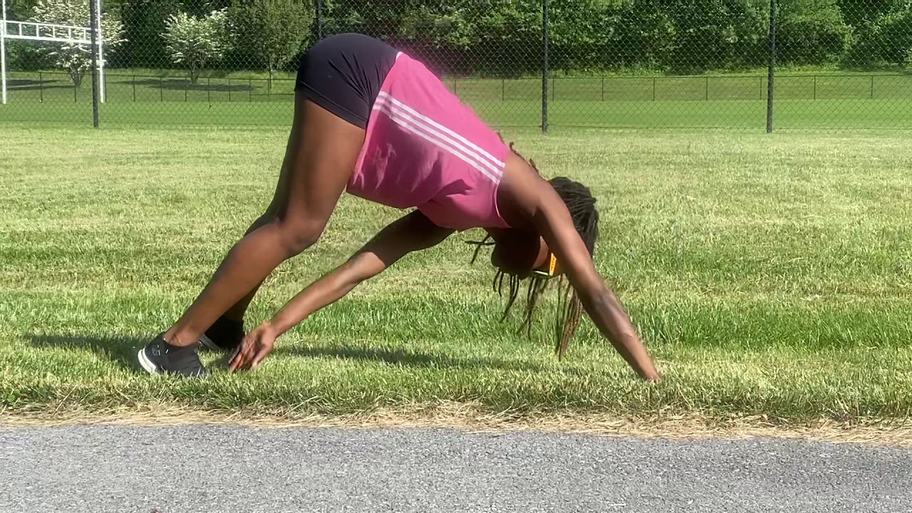 Plank to toe reach - YouTube