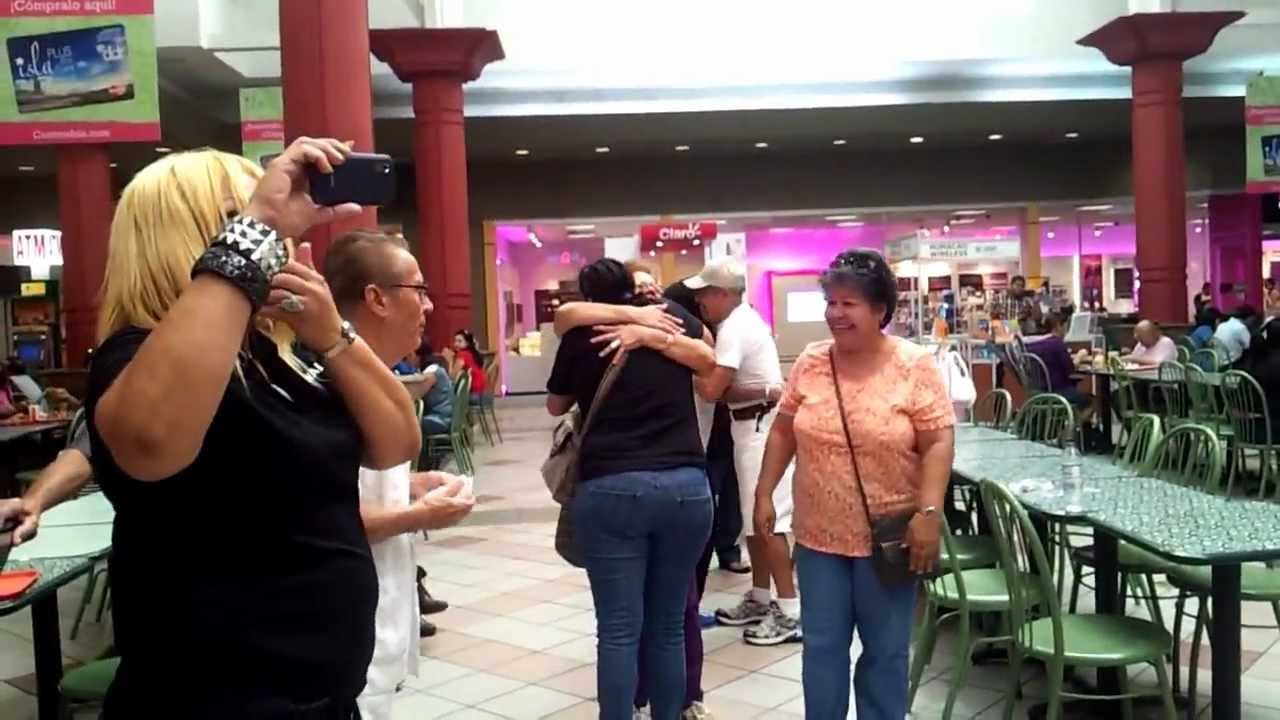 ABRAZOS POR LA PAZ EN PALMA REAL MALL EN HUMACAO - YouTube