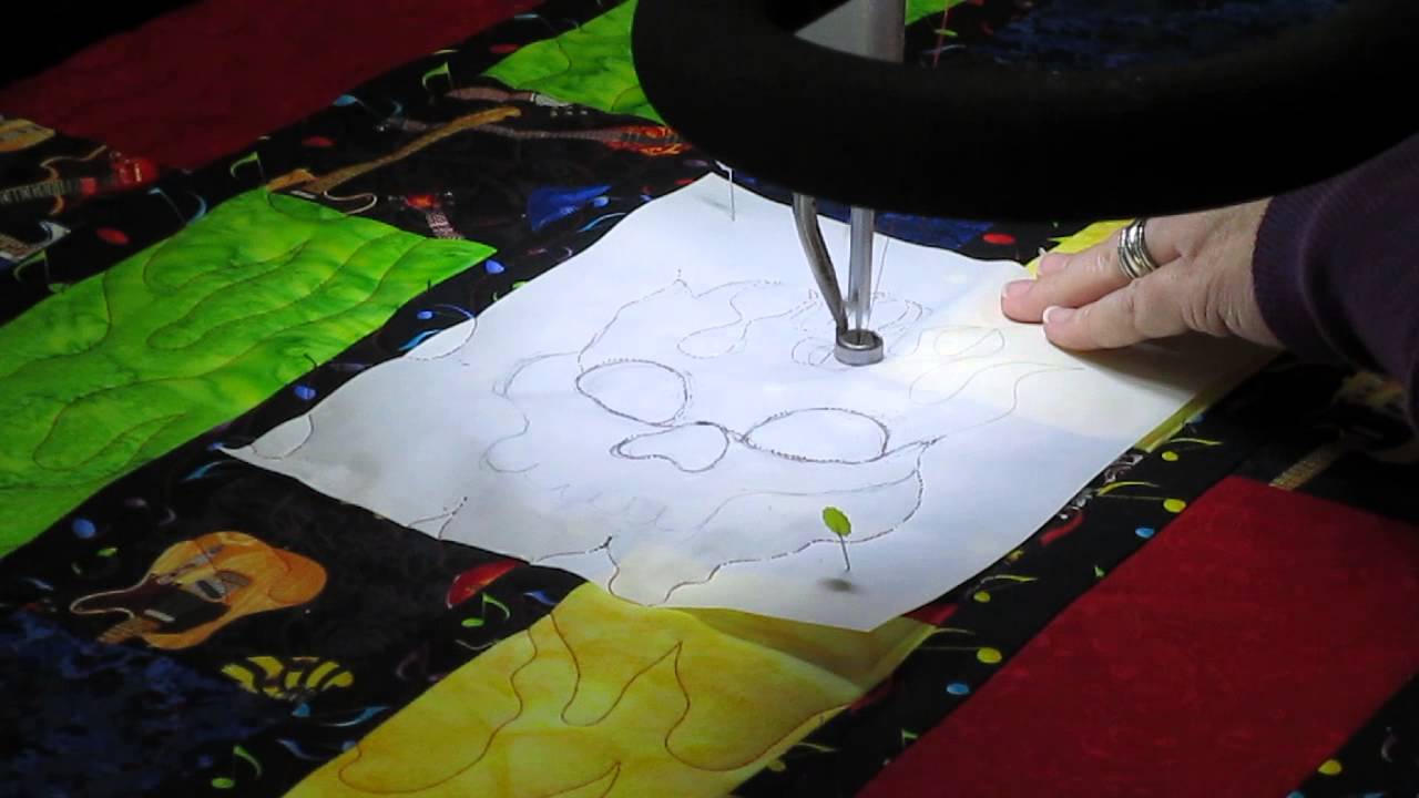 Quilting a Design on a Quilt using Paper - YouTube