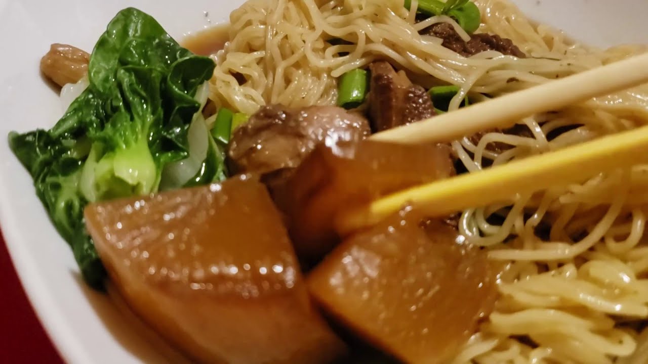 Headless Chicken Cooks: Braised Beef Brisket - Gnau Lam Mien - YouTube