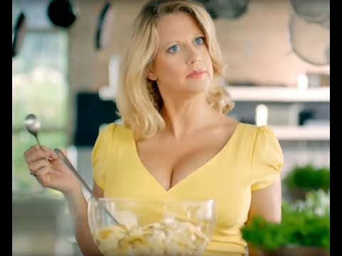 Barbara Schoeneberger im sexy Kleid