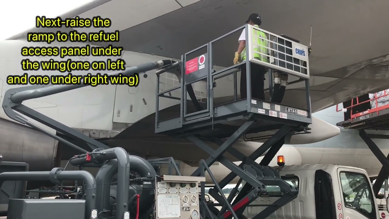 Boeing 747 fuelling operation - YouTube