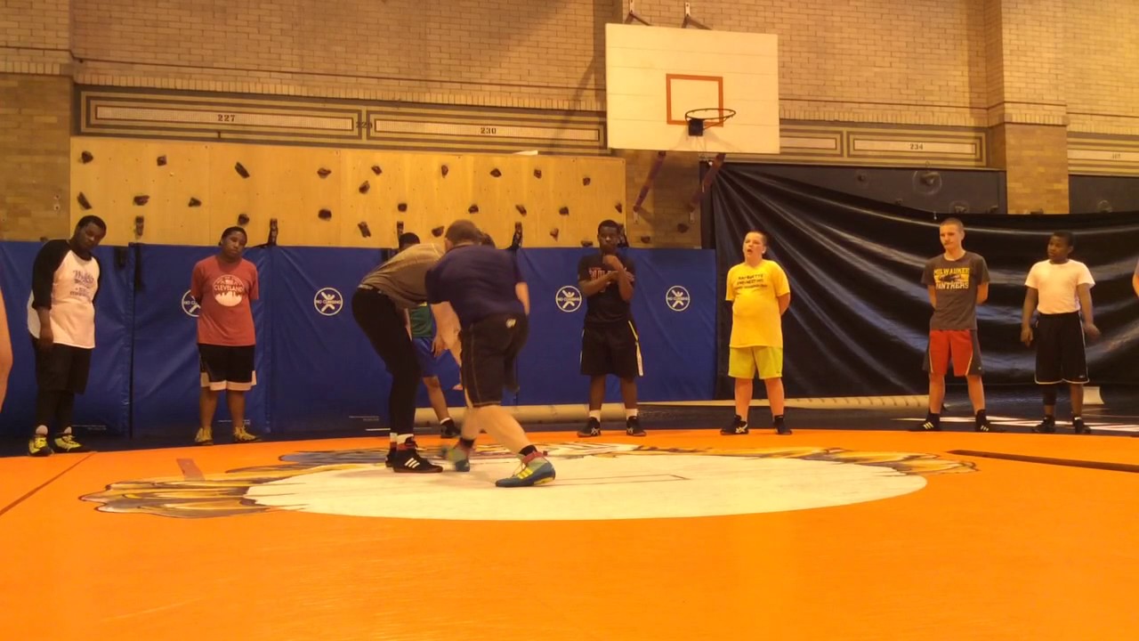 Elbow pass - YouTube