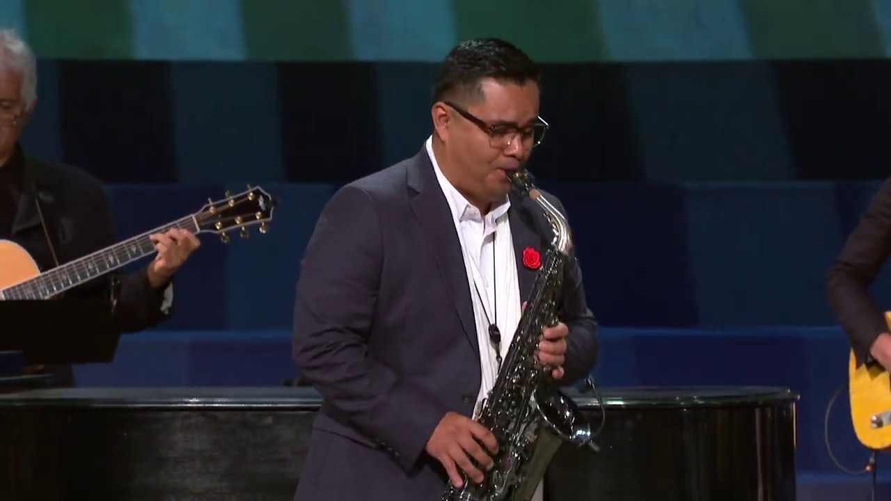 My Tribute - To God Be The Glory | Saxophone Instrumental | Uriel Vega ...