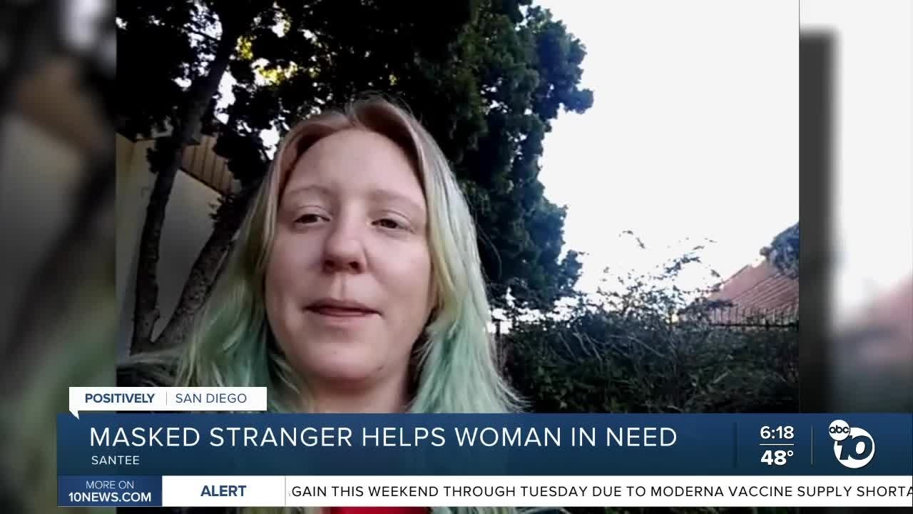 Masked stranger helps woman in need - YouTube