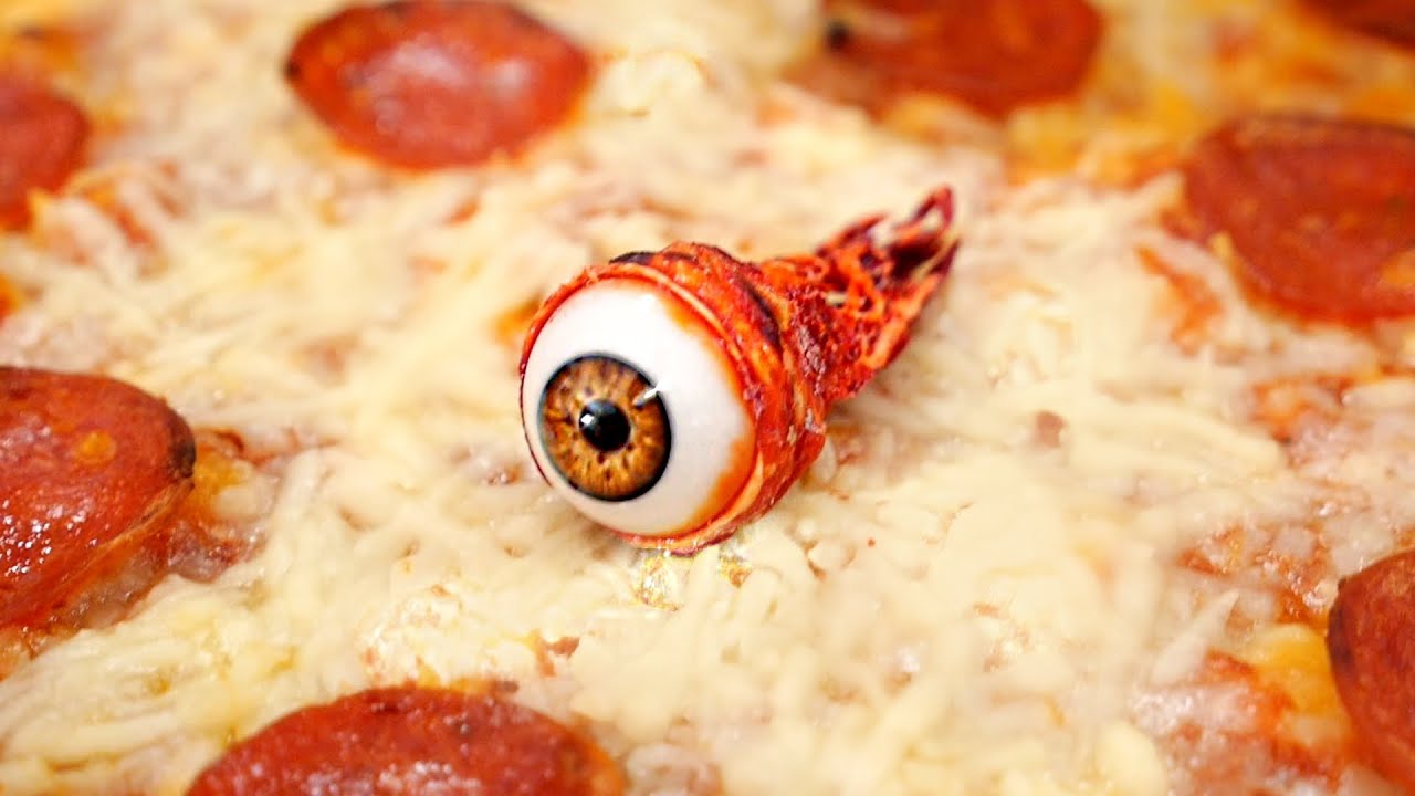 EYEBALL FOUND ON PIZZA! - YouTube