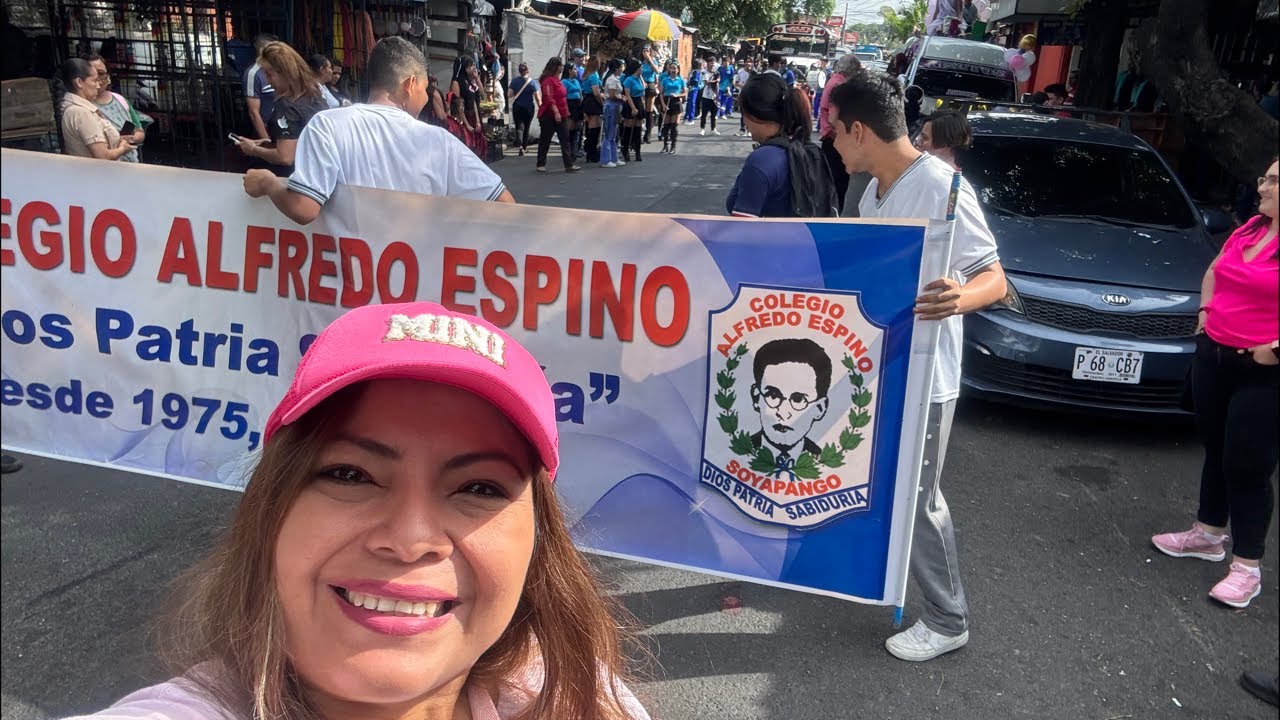 LA MINI COCO está en VIVO DESFILE EN SOYSPANGO - YouTube