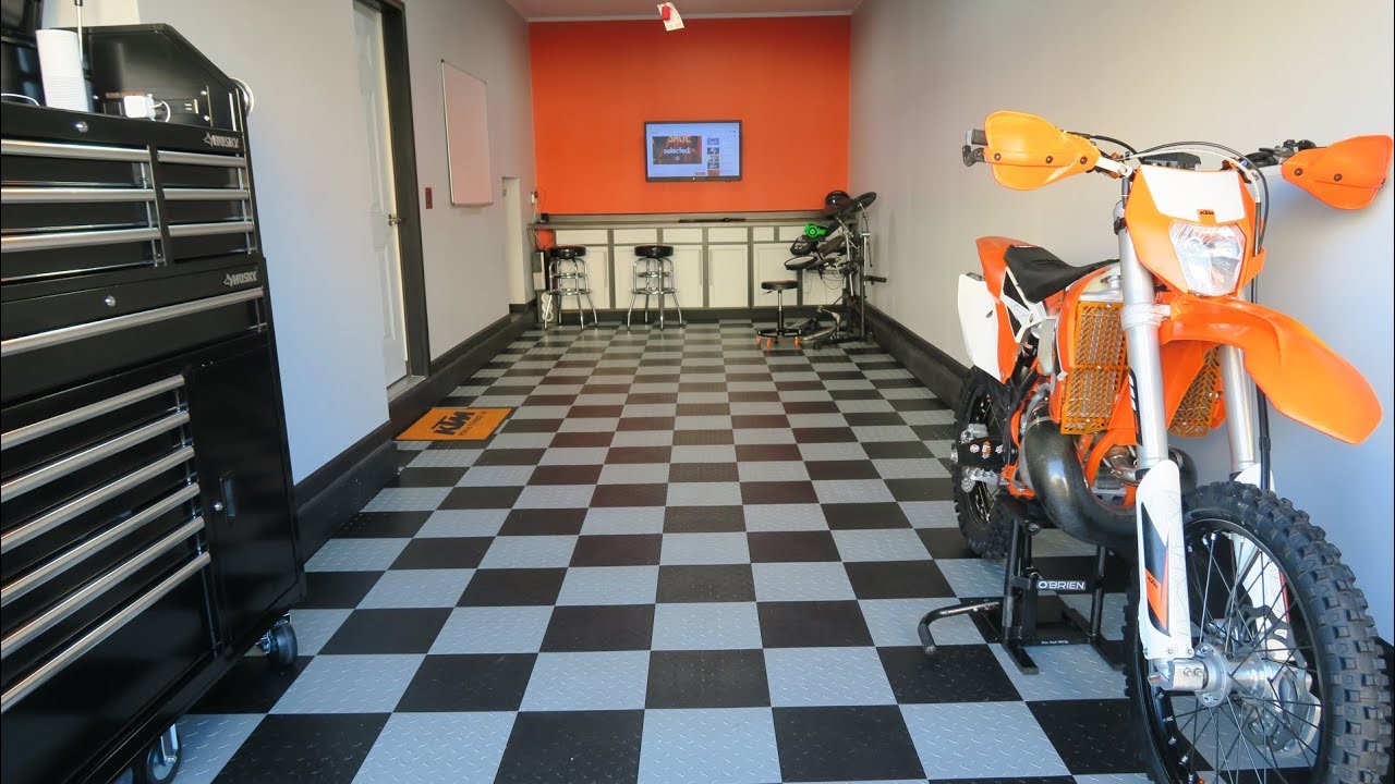 KTM Garage Po Remoncie - YouTube