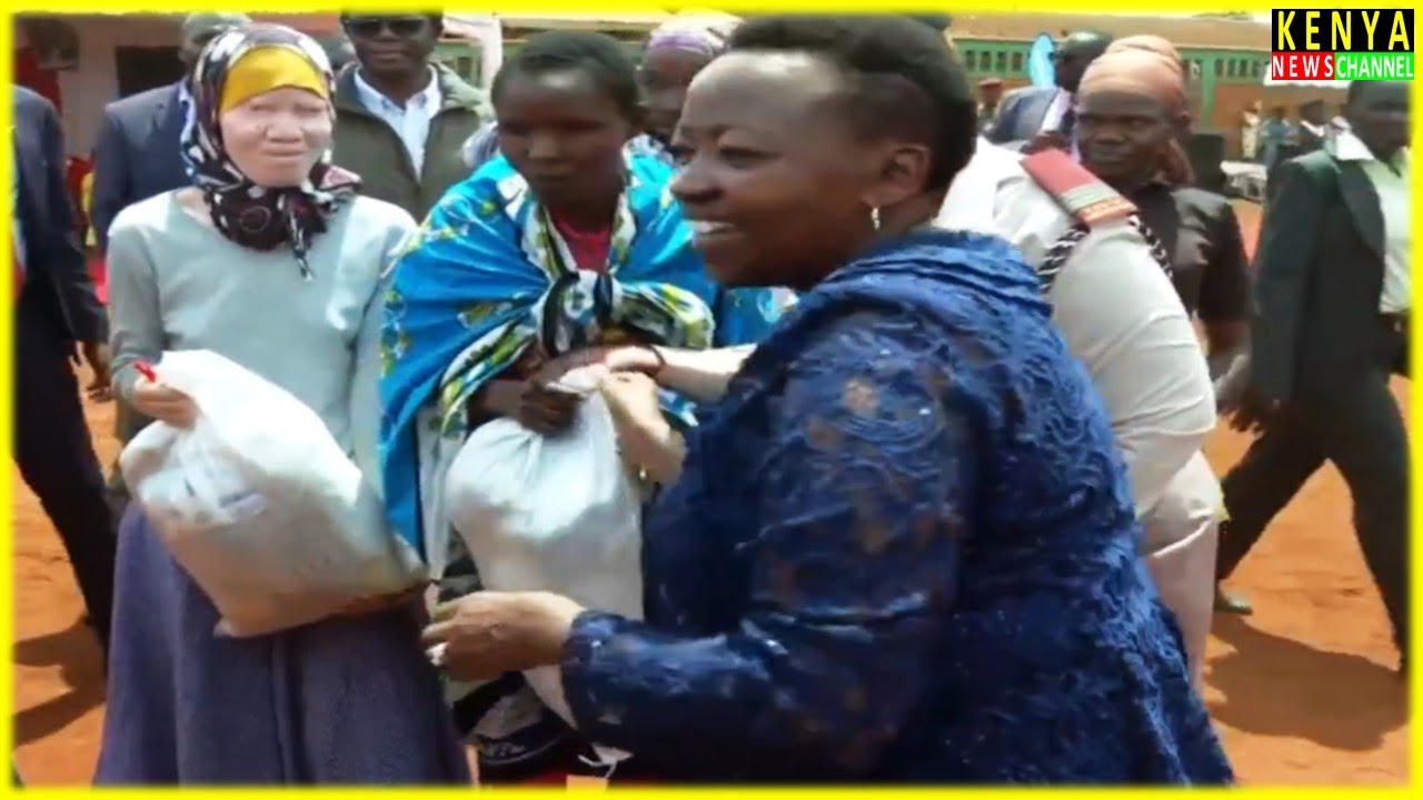 SEE HARDWORKING FIRST LADY RACHEL RUTO DISTRIBUTE FOOD IN KOROGOCHO ...