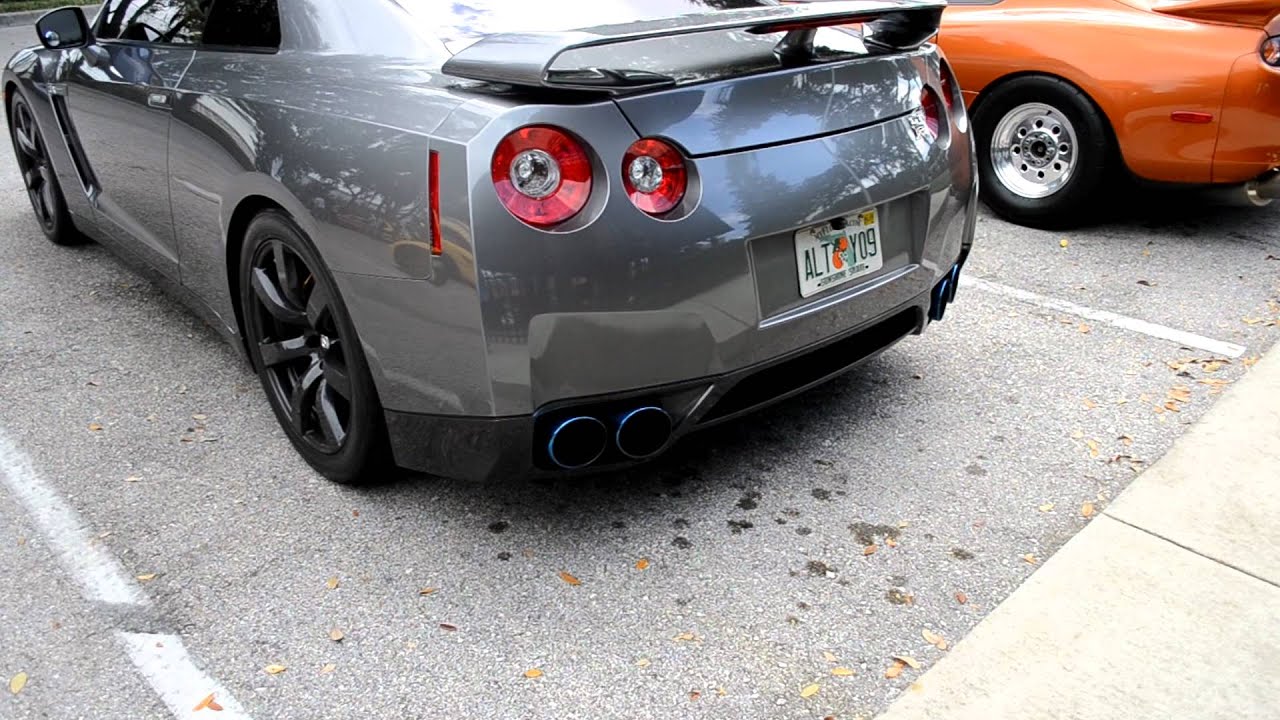 Nissan GTR Rev - YouTube