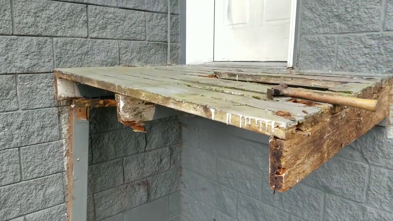 Deck fail ! bad carpenters are bad for your health ! - YouTube