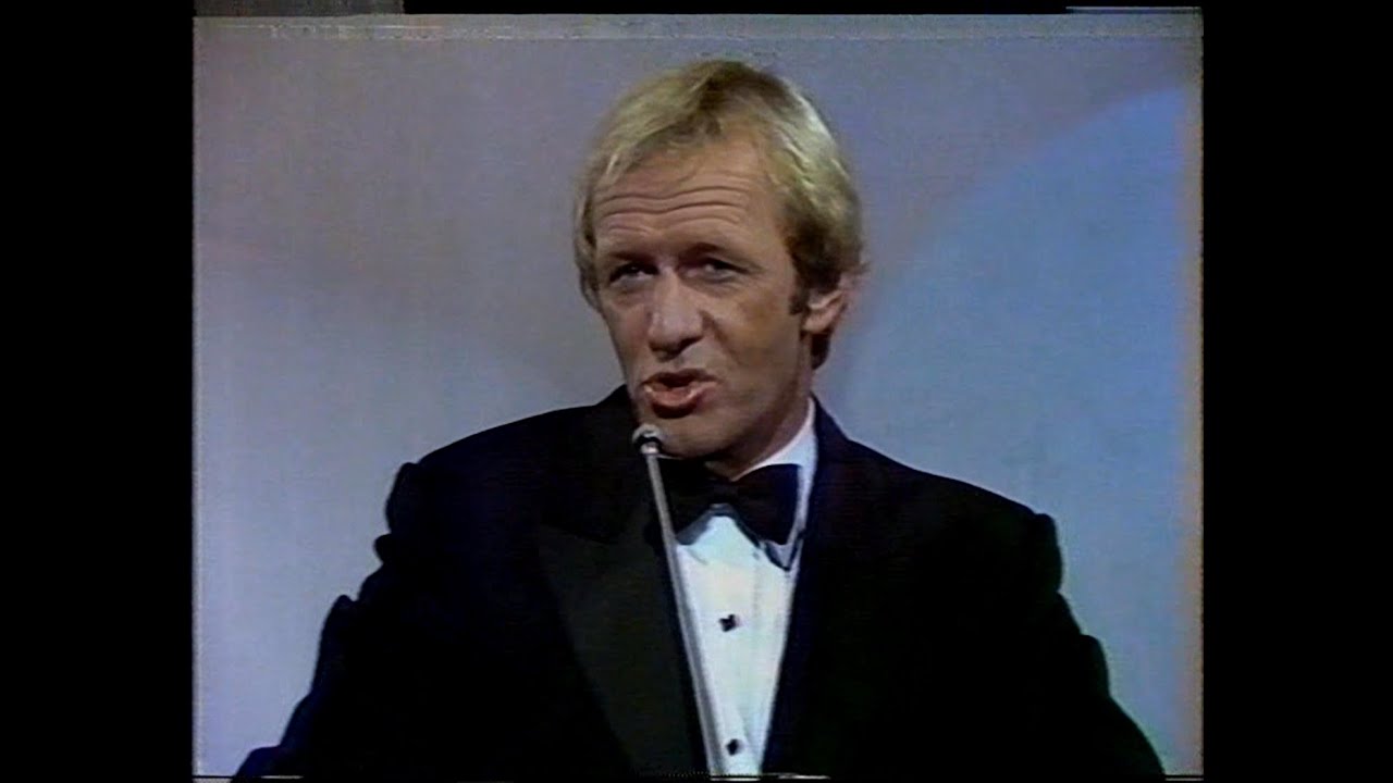 Paul Hogan Roasts Television & Politicians (1981) - YouTube