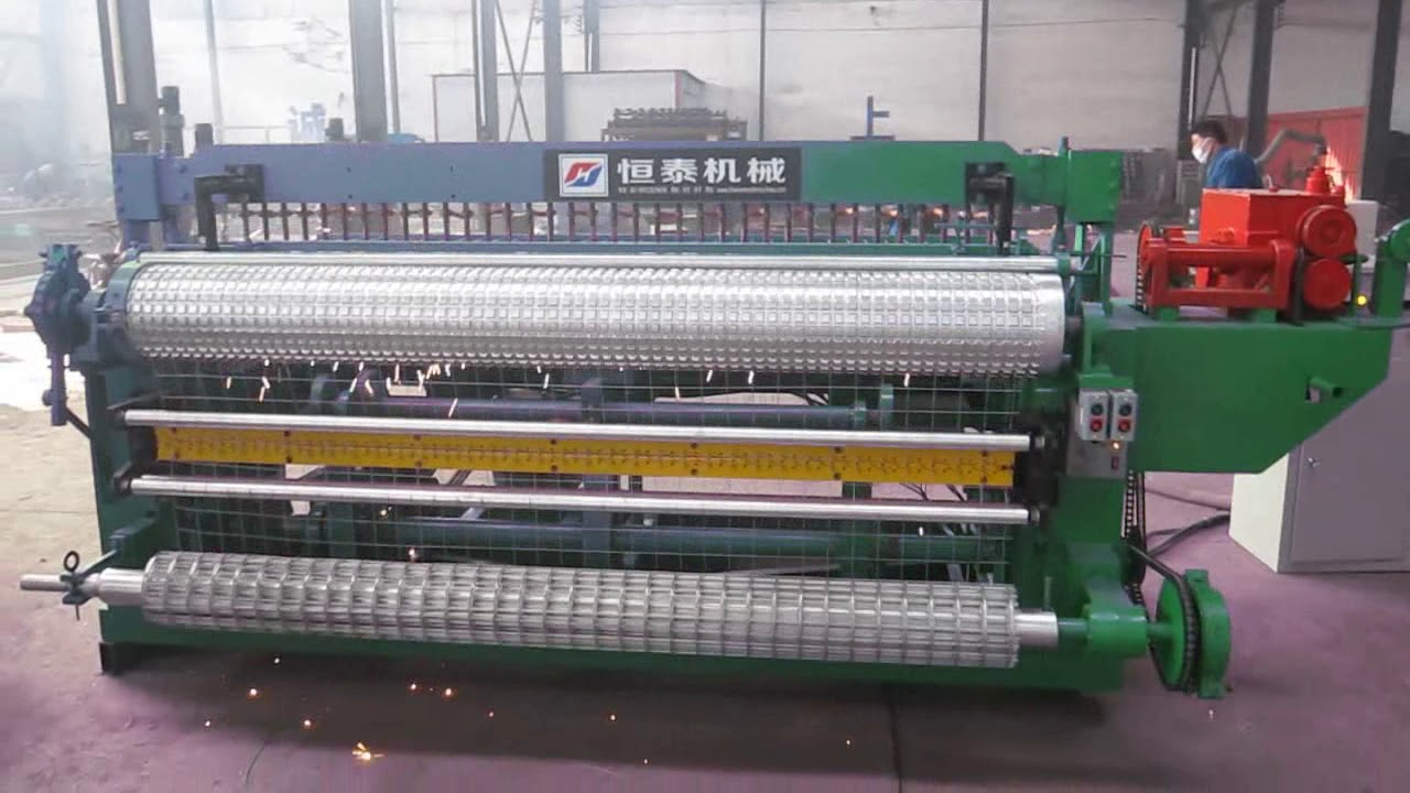 Fully Automatic Welded Wire Mesh Euro Fence Machine With Curve - YouTube