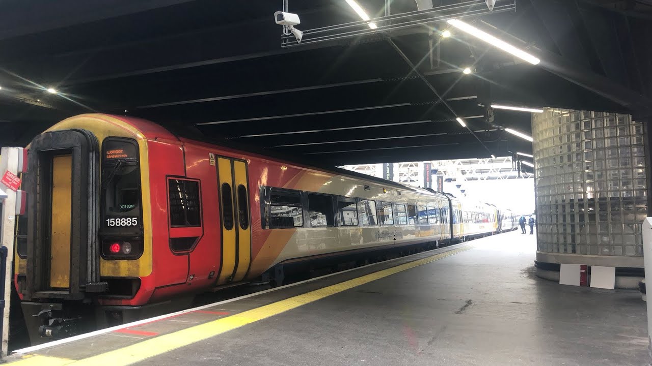 SWR Class 455- Special livery and class 159 departing Waterloo 10/04 ...