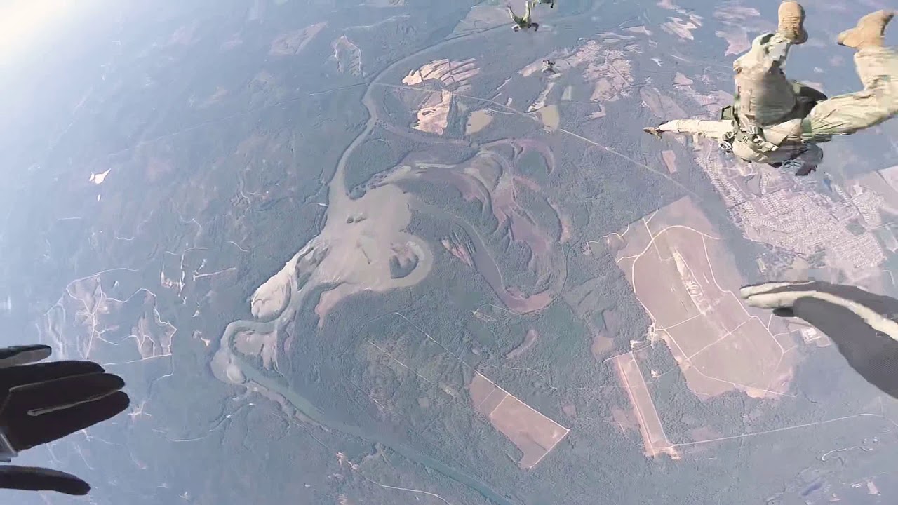 C17 MFF(HALO) jump on Fryar DZ - YouTube