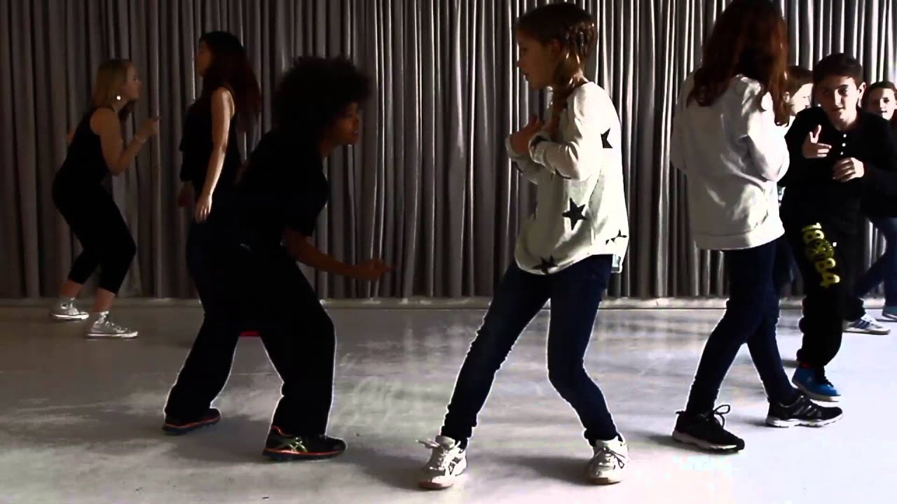 Kids dancing to ''The Monster'' @ Motionz danceschool - YouTube