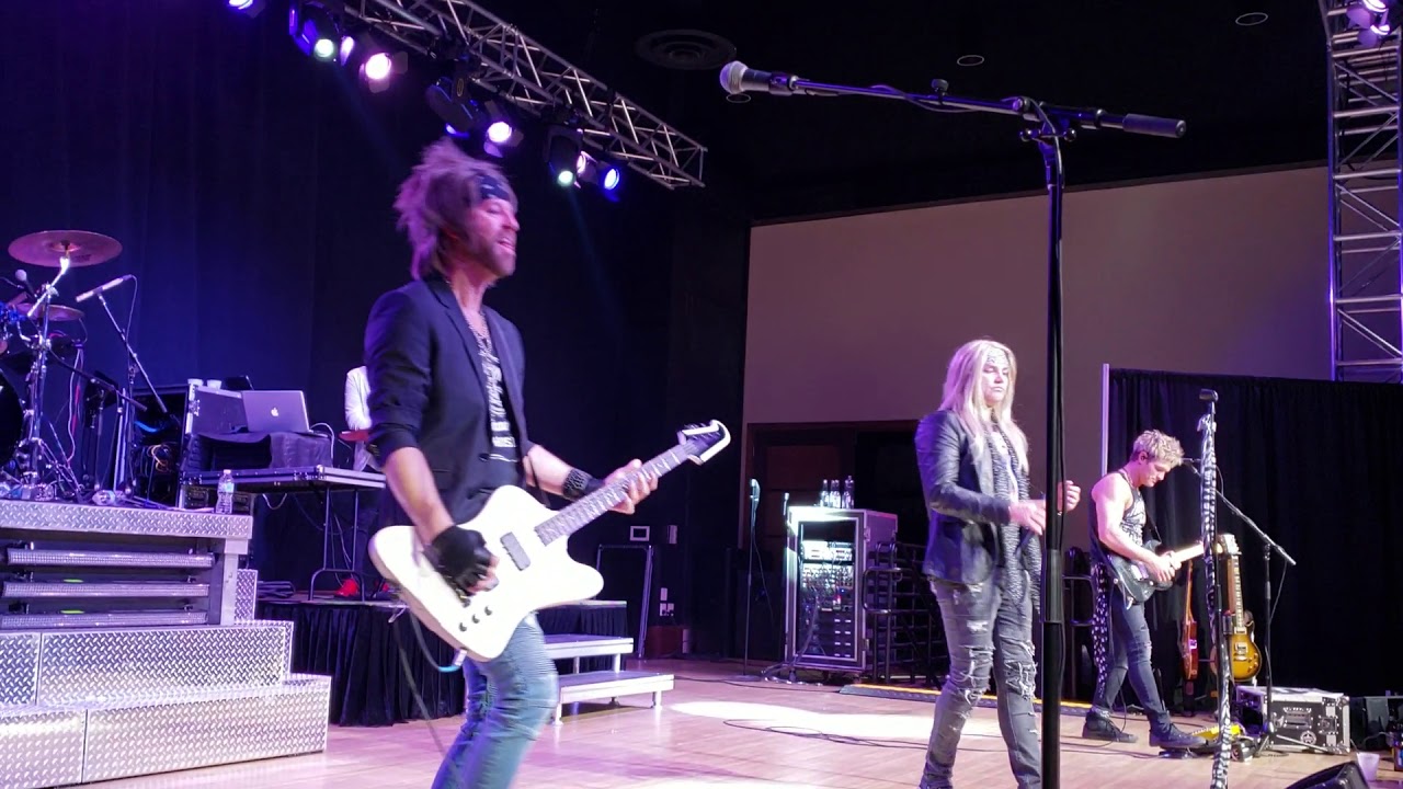 Members only band rocks Kansas Crossing Casino - YouTube