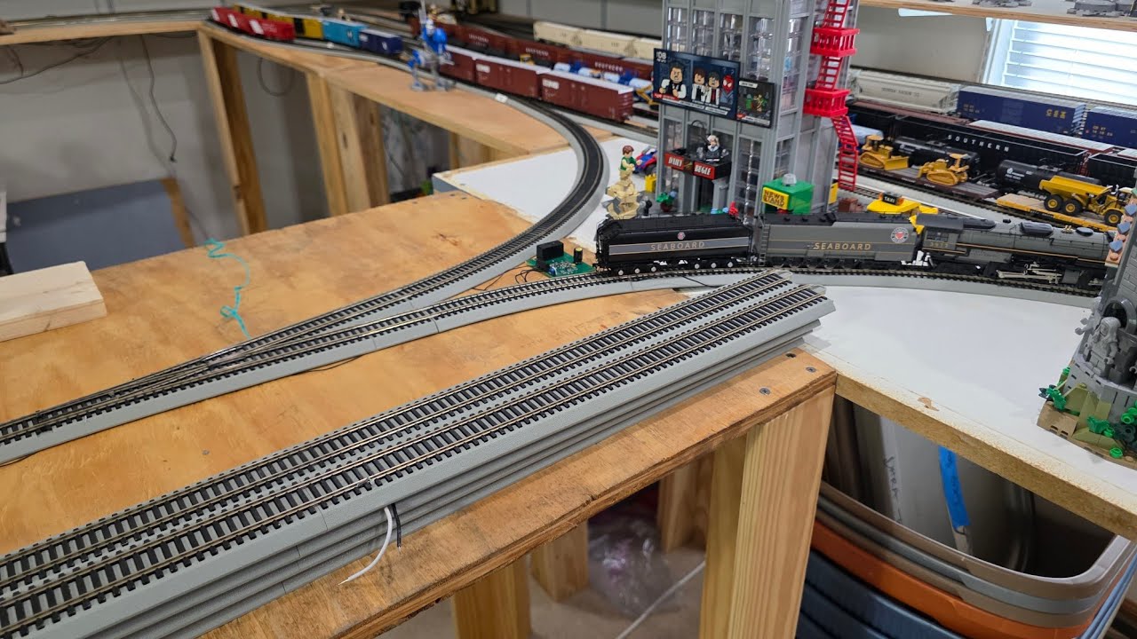 How to create a Bachmann EZ track wye & the south wall of my layout ...