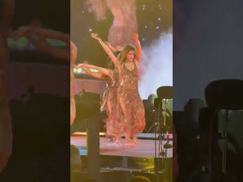 Shakira - hips don’t lie ( live from Rio de Janeiro )