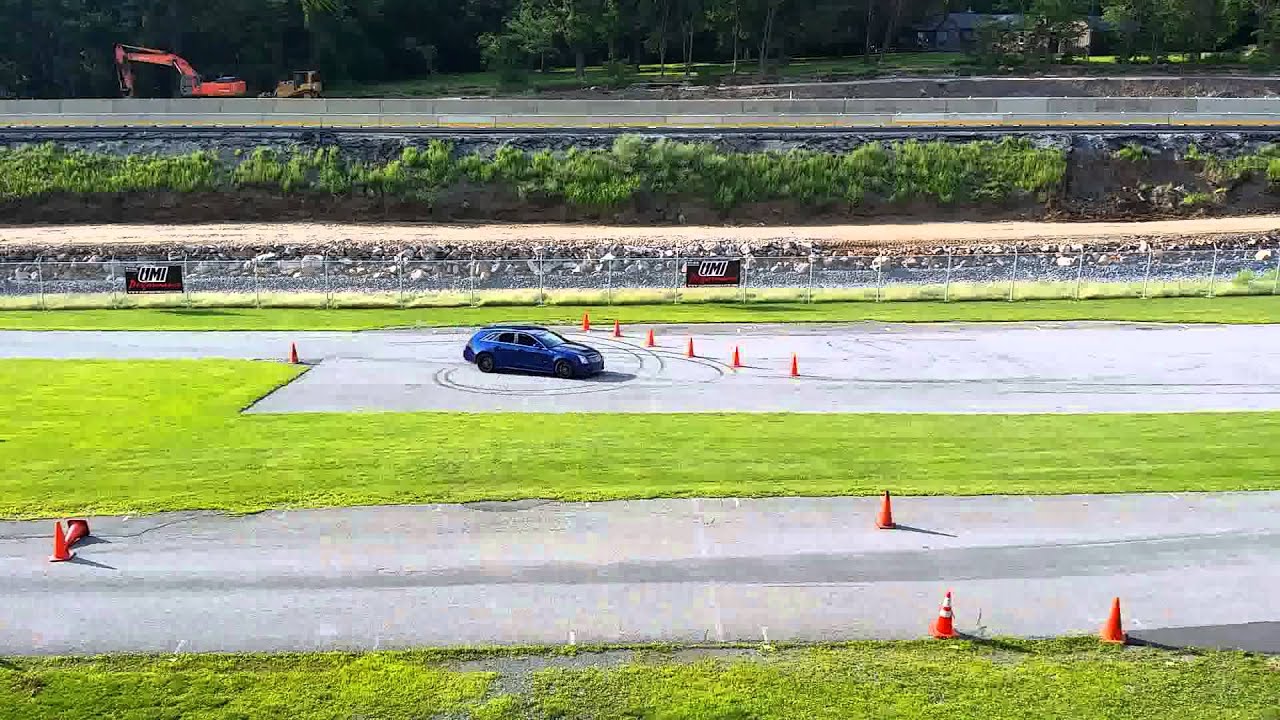 Driving a CTS-V on an autocross course like a BOSS. - YouTube