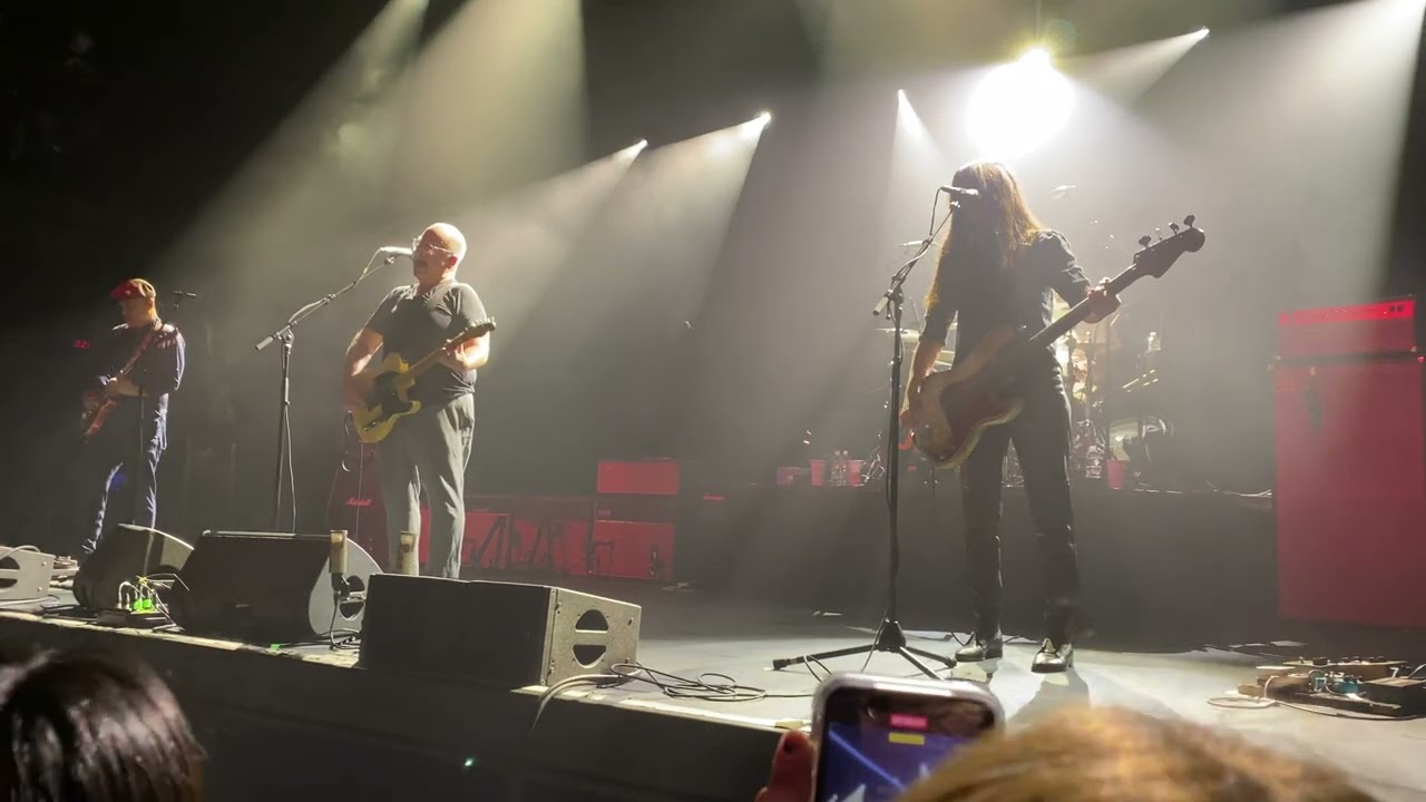 Pixies - Hey, New York City 10/5/2022 - YouTube