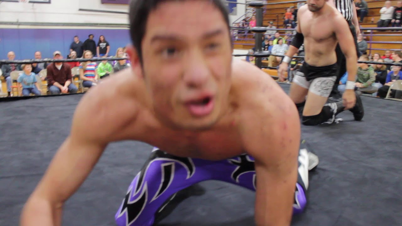 James Brady Vs Danny Adams - YouTube