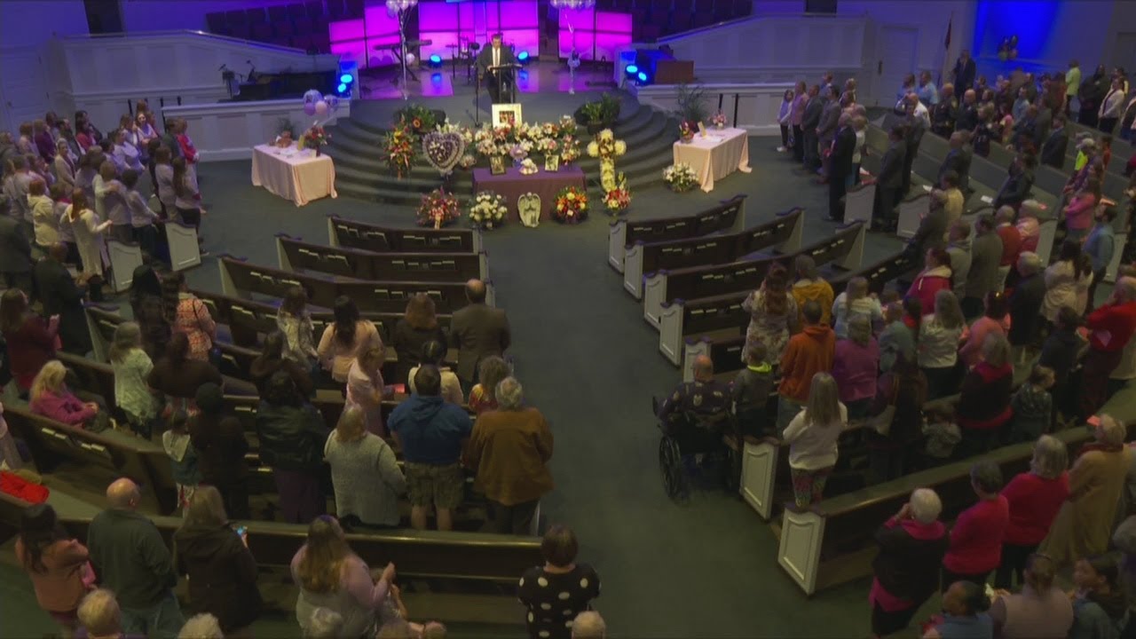 Remembering Faye: The closing prayer is held at the end of Faye's ...