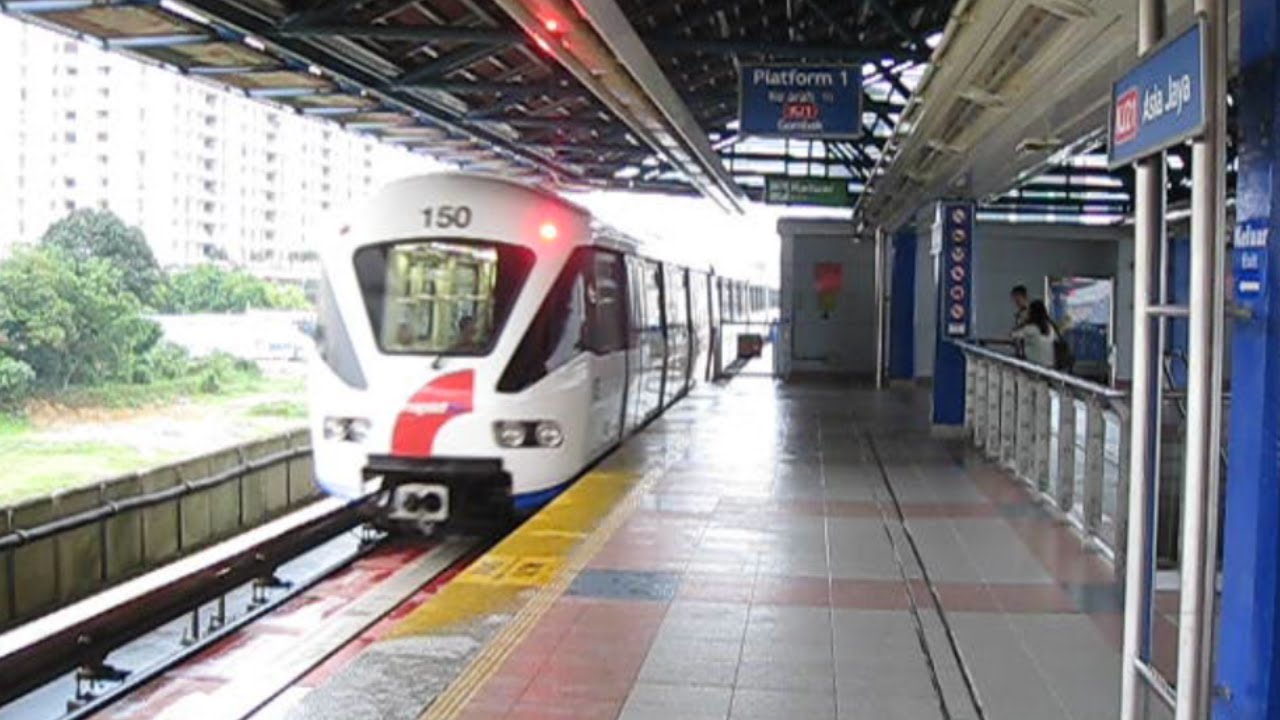 Malaysia/KL: A Kelana Jaya Line rapidKL LRT train leaves Asia Jaya ...