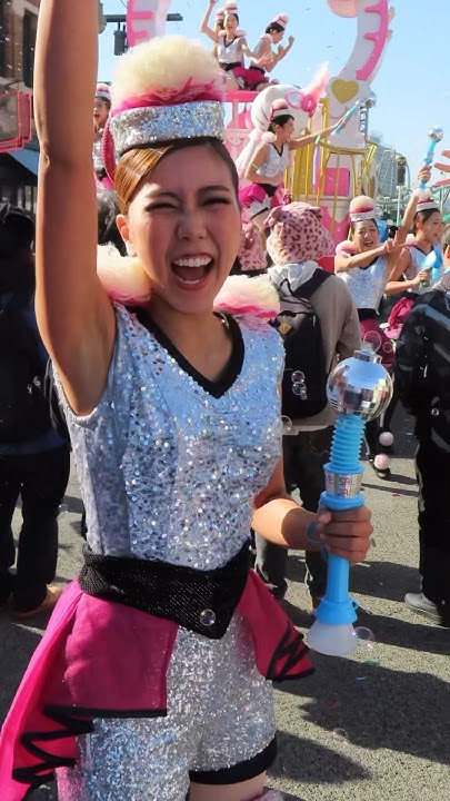 【USJ】ノーリミットパレード（ハローキティのお姉さん）046 fancam - YouTube